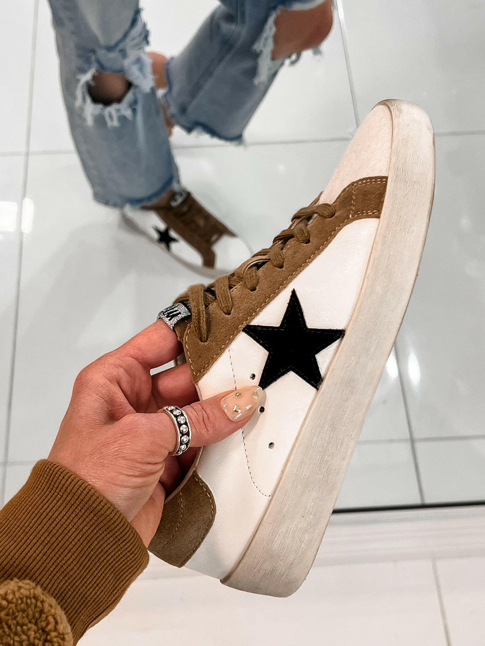 Sneaker with Star Accent and Cushioned Sole – Krush Kandy